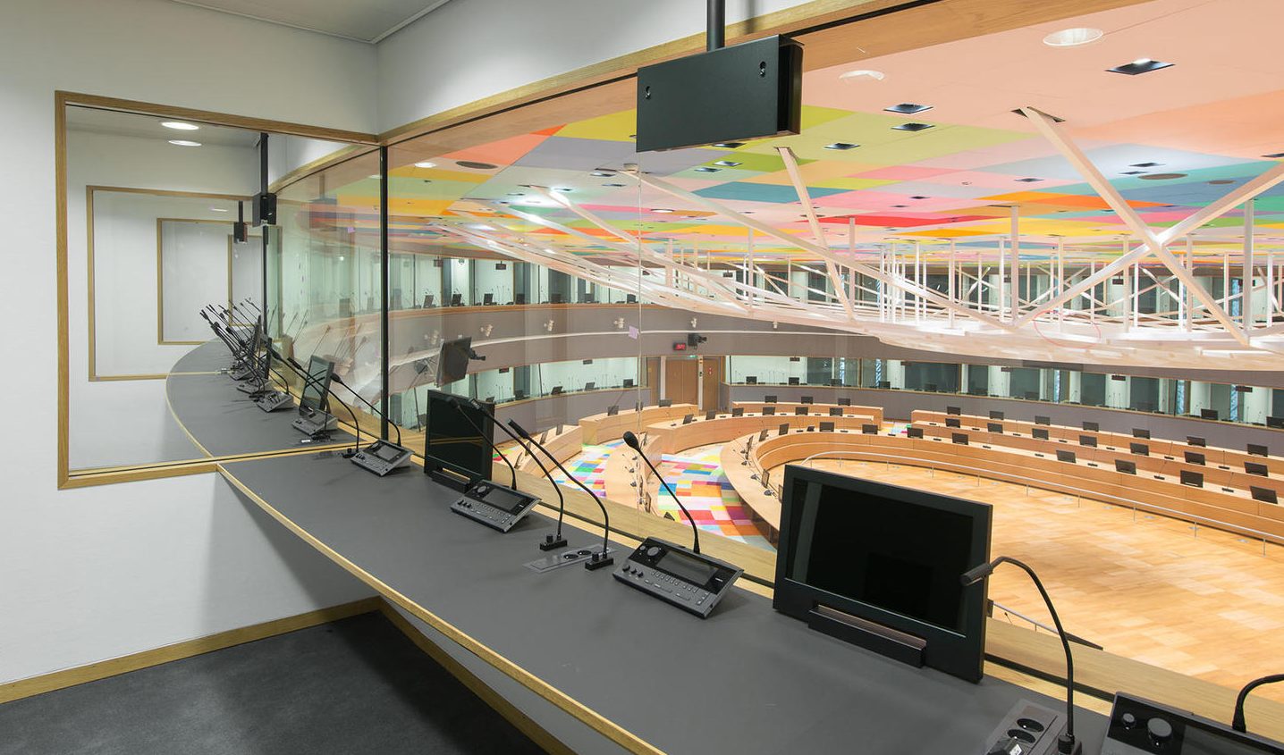 The need of working with monitors in interpreter booths | arthurholm